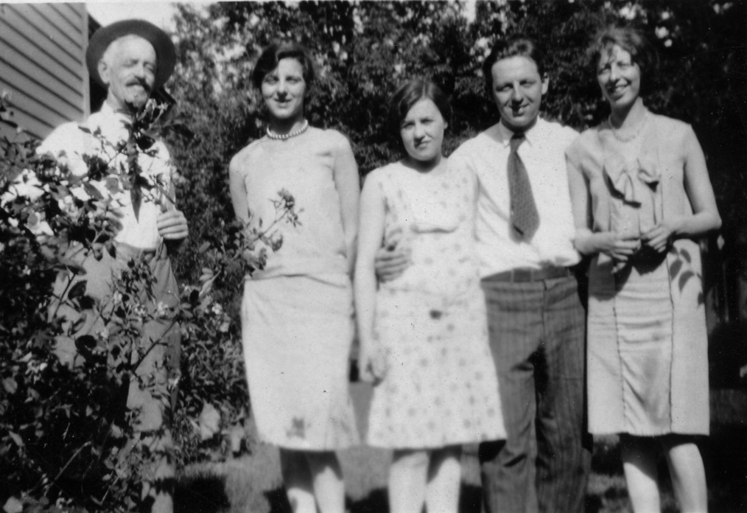 1929 15 c. Grandpa Dorothy Helen Bert Bea - Jonnes Genealogy